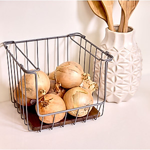 The Ría Safford Collection by iDesign Open Front Wire Basket with Acacia Wood, 10" x 8" x 6", Charcoal