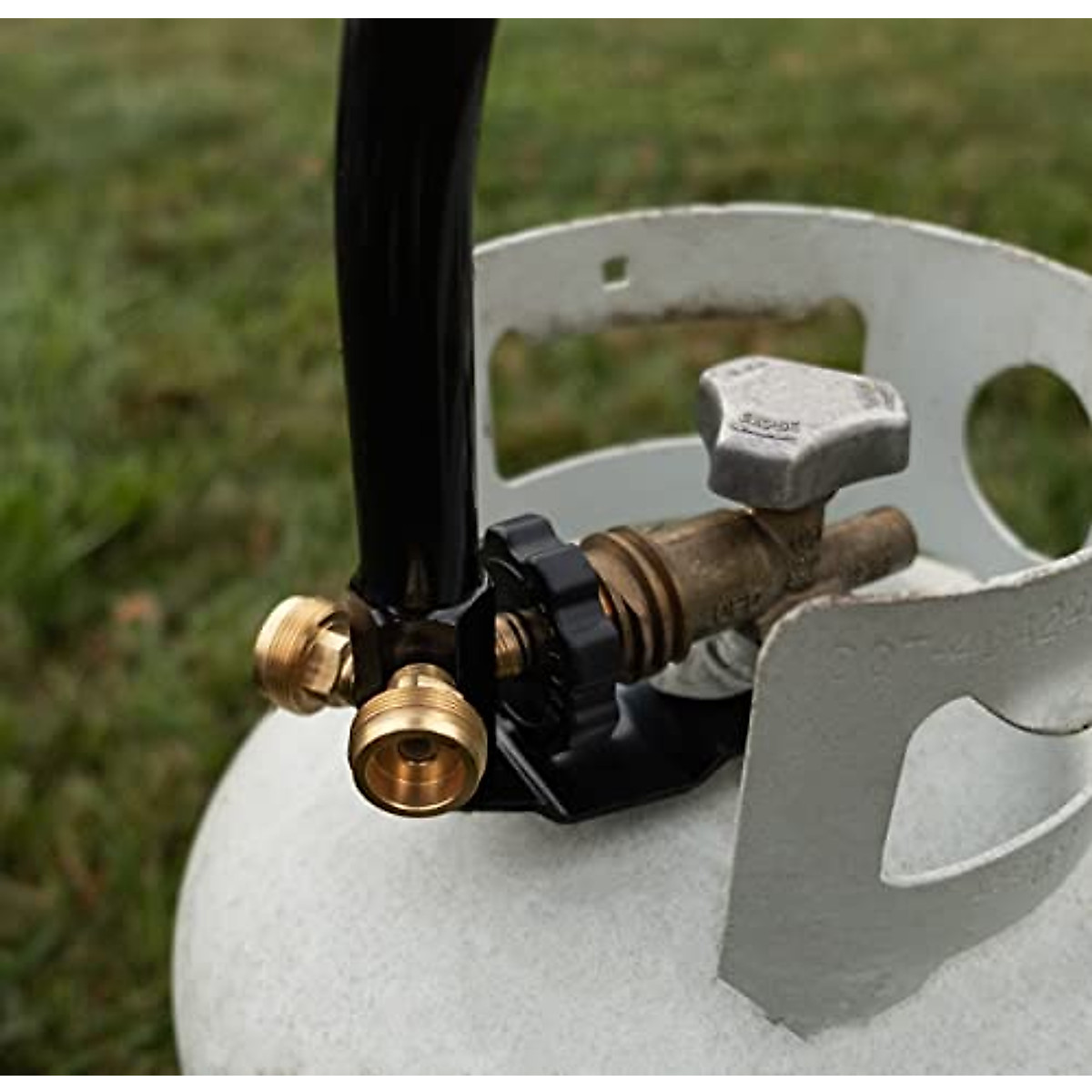 Camco 51096 Propane Distribution Post with Storage Bag, Black