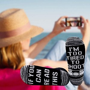 JXGZSO 2 Pairs Photographer Gift Camera Socks Photography Gift If You Can Read This I’m Too Tired To Shoot Socks (Too Tired To Shoot)