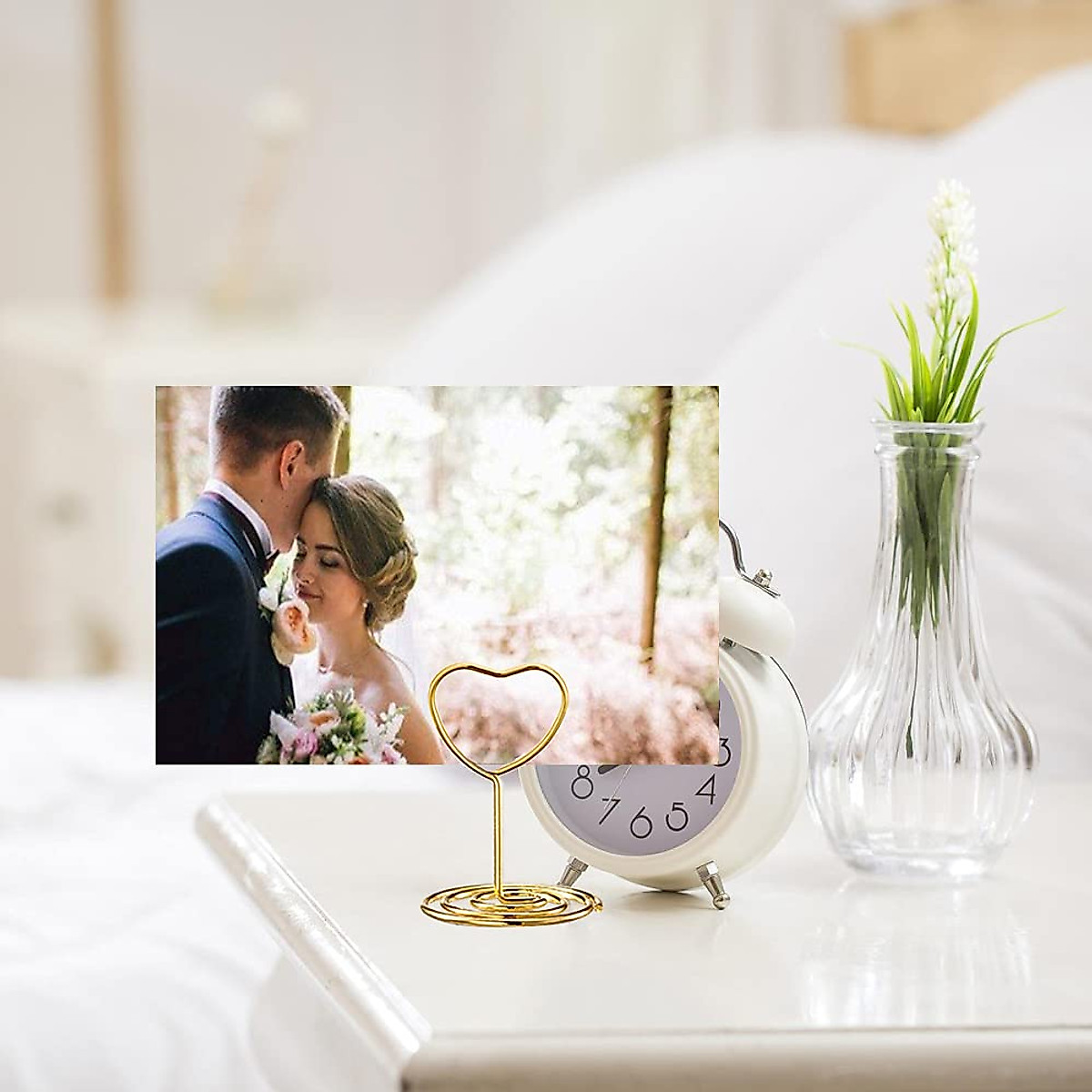 Toncoo 24 Pcs Mini Place Card Holders and 24 Pcs Place Cards with Gold Foil Border, Table Number Stand with Heart Shape, Table Card Holder Photo Picture Holder Memo Menu Clips for Wedding, Birthday