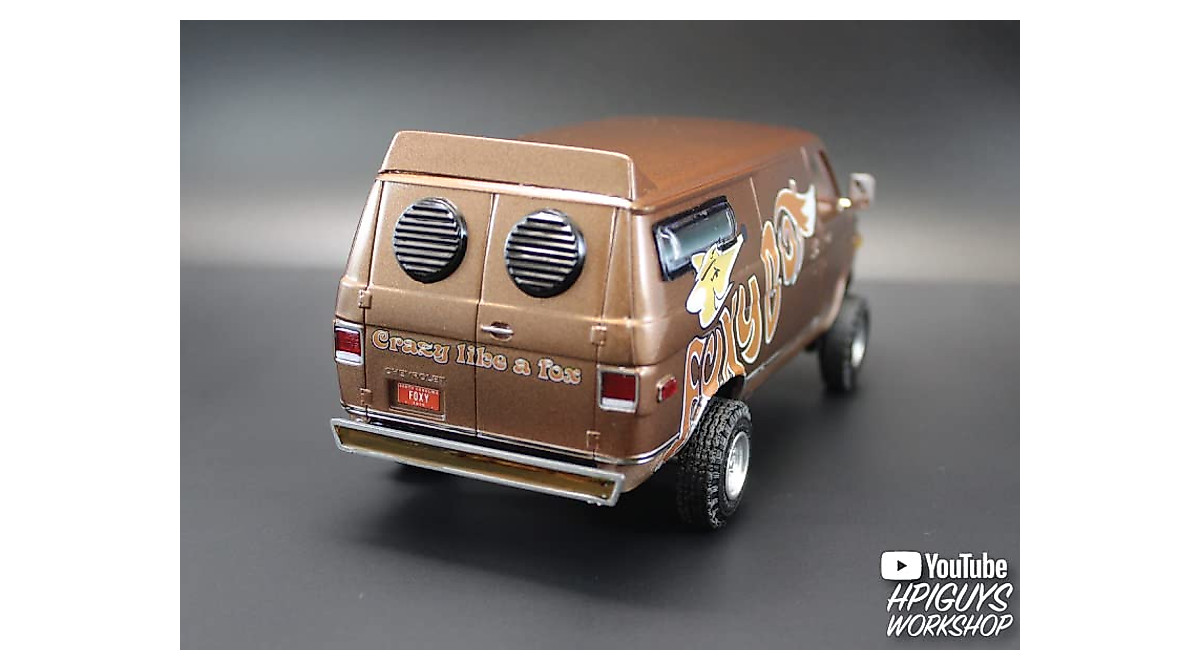 AMT 1975 Chevy Van Foxy Box Model Kit | Easy Assembly & Detailed Build