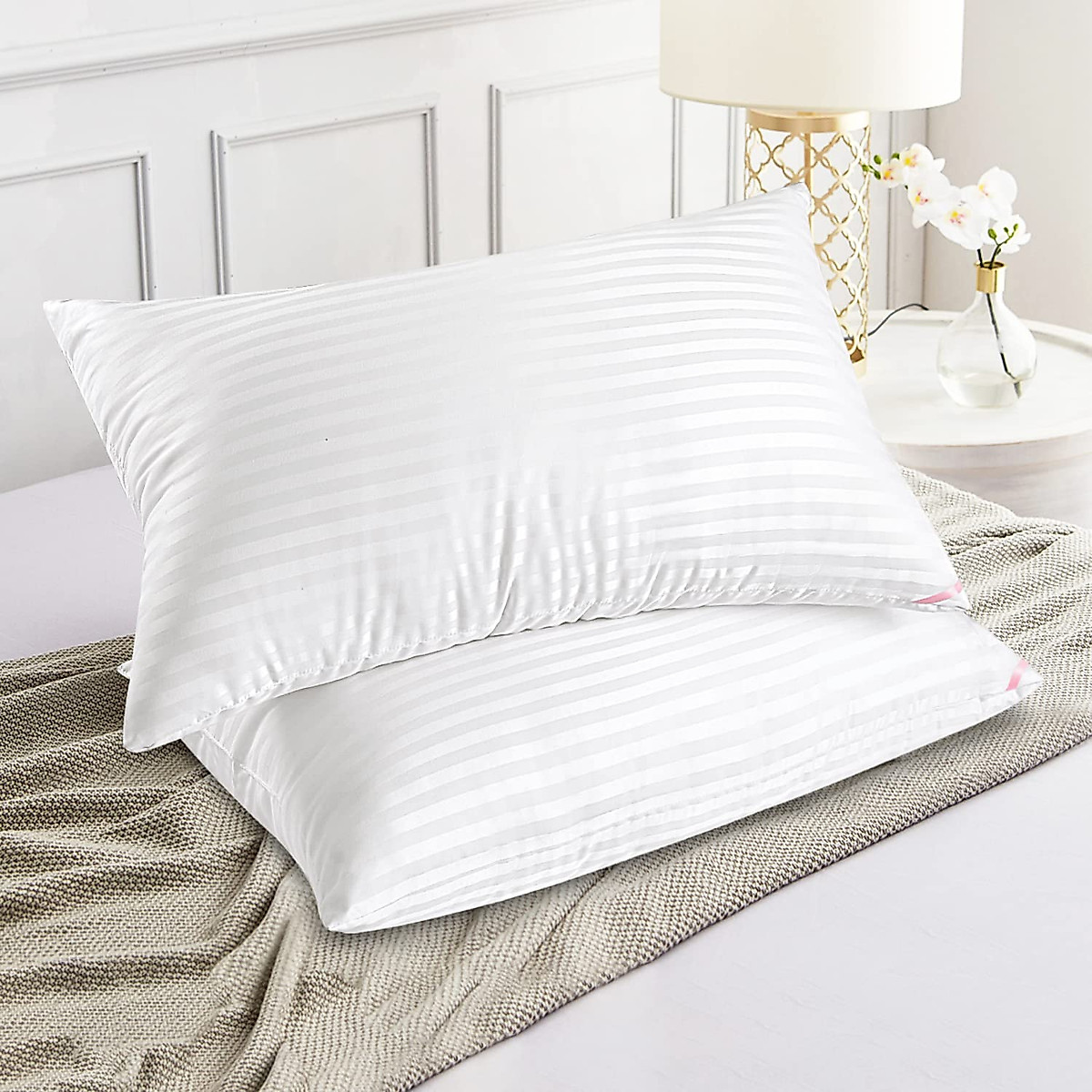 EIUE Bed Pillows for Sleeping 4 Pack Queen Size，Pillows for Side and Back Sleepers,Super Soft Down Alternative Microfiber Filled Pillows,20 x 30 Inches