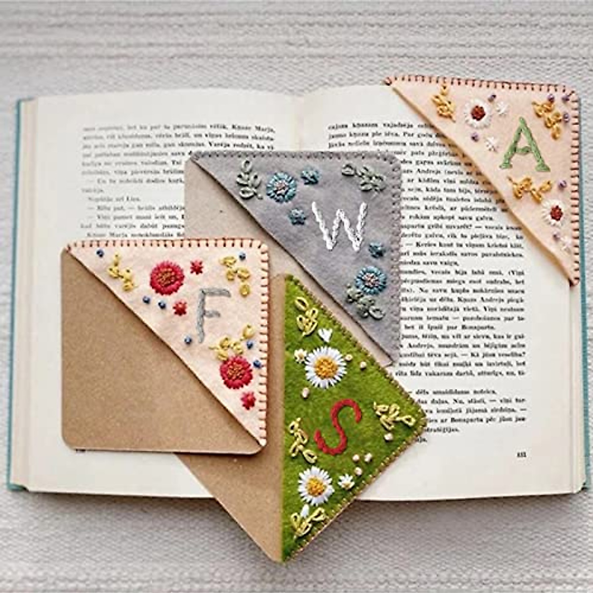 Lifemaison Personalized Hand Embroidered Corner Bookmark 26 Letters Felt Triangle Corner Page Bookmark Handmade Stitched Book Marker Cute Flower Bookmarks for Book Reading Lovers Meaningful Gift