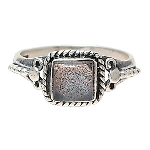 NOVICA Artisan Handmade Labradorite Cocktail Ring Square Crafted India Sterling Silver Gemstone [crownbezel 0.3 in L x 0.8 in W x 0.2 in H Band Width 3 mm W] ' Misty Depths'