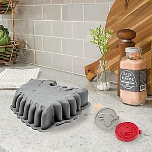 Game of Thrones Baking Set with Cookie Stamps and Cake Pan