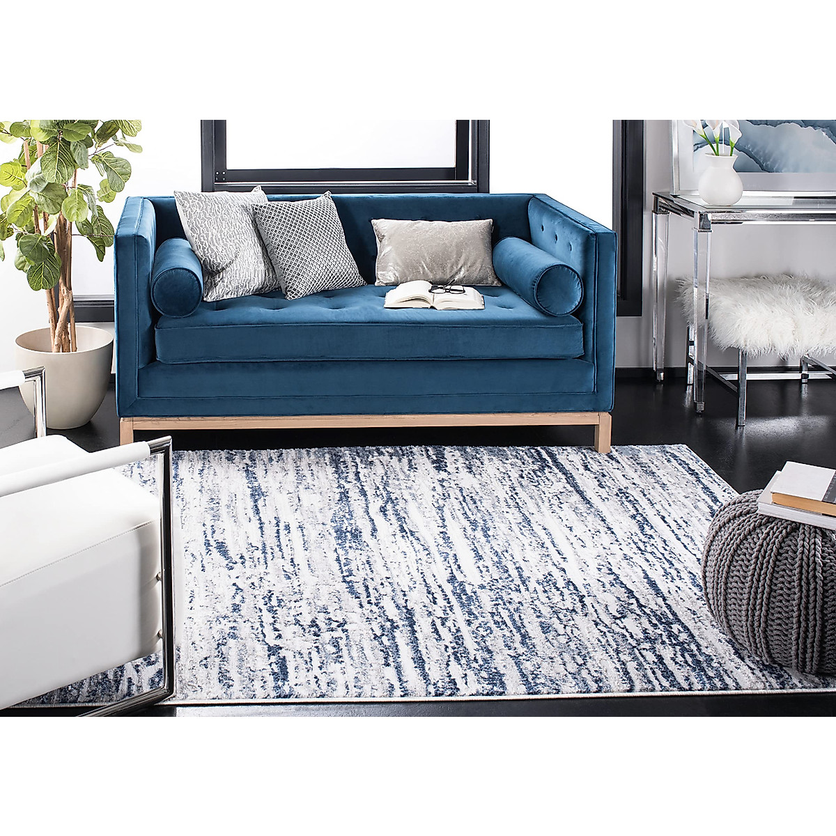 SAFAVIEH Amelia Collection Area Rug - 6' x 9', Grey & Navy, Modern Abstract Design, Non-Shedding & Easy Care, Ideal for High Traffic Areas in Living Room, Bedroom (ALA768B)