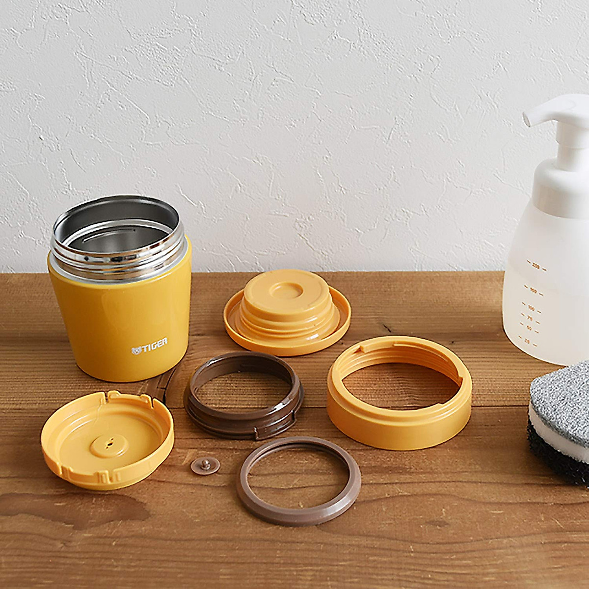 Tiger MCL-B025-YS Tiger Thermos Vacuum Insulated Soup Jar, 8.5 fl oz (250 ml), Thermal Lunch Box, Wide Mouth, Round Bottom, Saffron Yellow