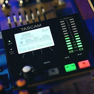 Model 24 Digital Multitrack Recorder / Analog Mixer / USB Interface (Renewed)