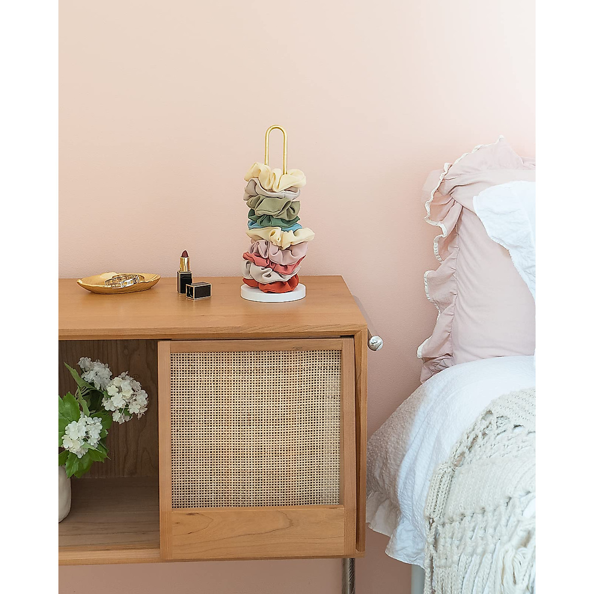 Mkono Scrunchies Holder Stand Hair Accessories Organizer Gold White Metal Scrunchies Tower Hold 25 - 35 Scrunchies Modern Vertical Hair Tie Organizer Jewelry Scrunchy Holder for Girls, White