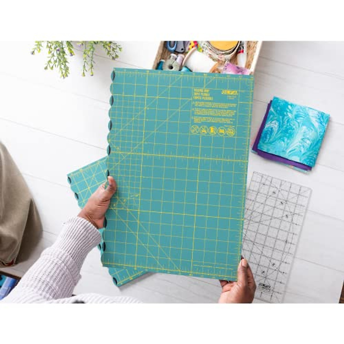 OLFA 17" x 24" Folding Cutting Mat (FCM-17x24) - Self Healing 17x24 Inch Foldable Rotary Mat with Grid for Quilting, Sewing, Fabric & Crafts, Use with Rotary Cutters & Fixed Blade Knives (Green)