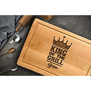 King of The Grill Cutting Board Gift for Father, Birthday Gift for Dad, Personalized Cutting Board Gift for Husband, Dad's Birthday Gifts, Anniversary, With Apron and Display Stand