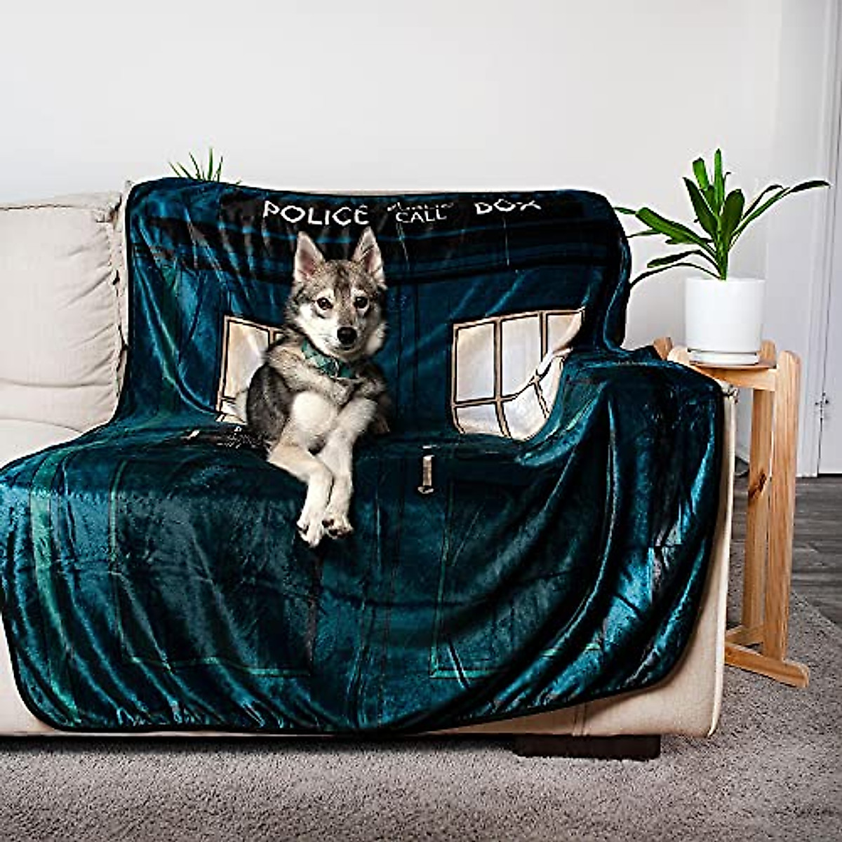 Surreal Entertainment Doctor Who TARDIS Oversized Plush Throw Blanket | Cozy Sherpa Cover For Sofa, Bed | Super Soft Fleece Blanket | Official BBC One Collectible | 45 x 60 Inches, Blue, One Size