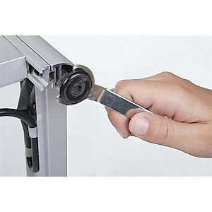 Displays2go, Tall Glass Showcase, Aluminum, Tempered Glass, Melamine – Silver, Clear (SMPLTW02SV)