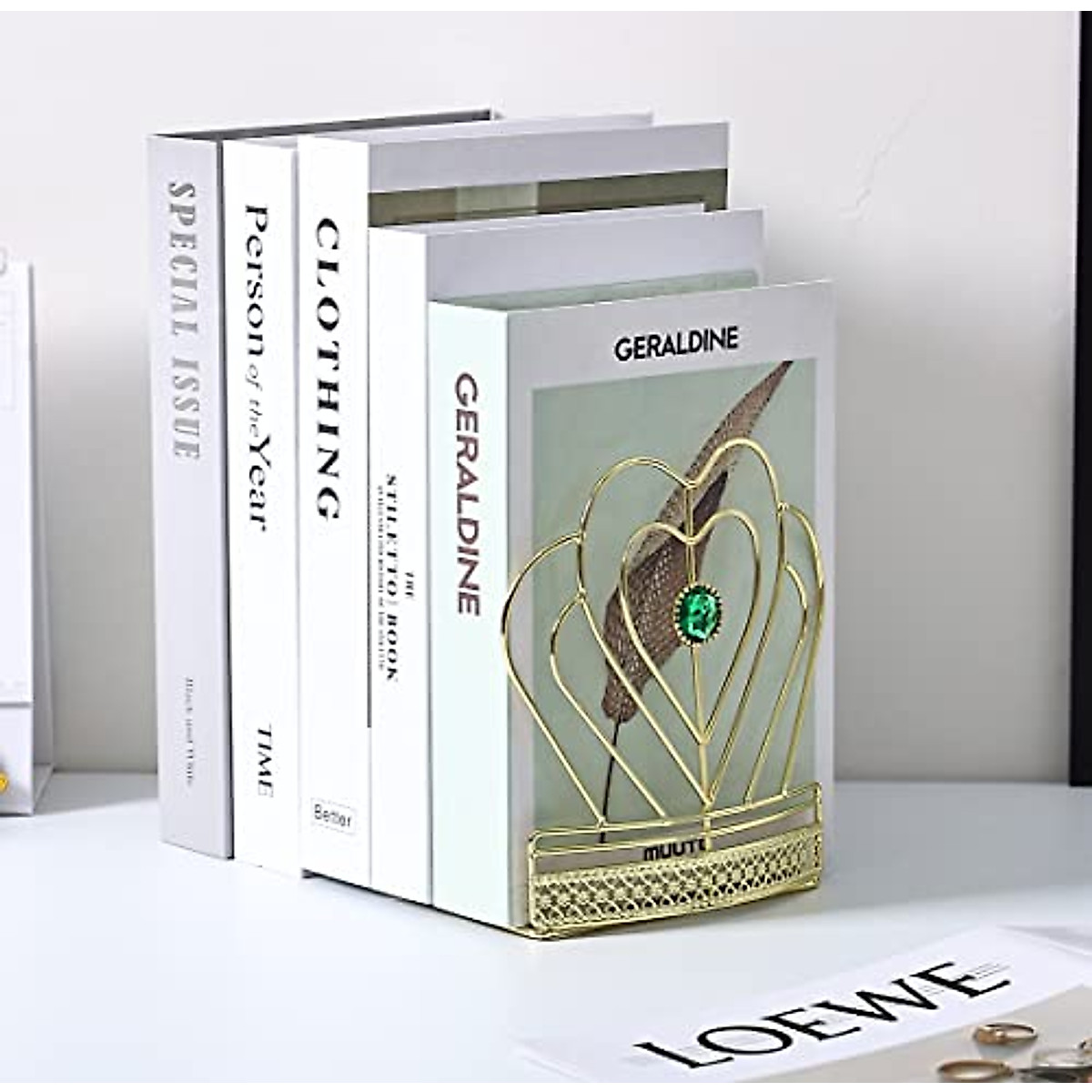 JIARI 1 Pairs Crown Bookends Decorative Metal Book Ends Supports for Bookrack Shelves, Heavy Duty, Book Holder Stopper for Books (Gold)