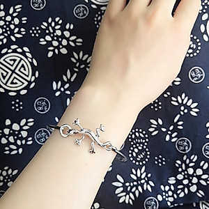 NOUMANDA Fashion Animal Gecko Bangle 3 Colors Openable Hook Bracelet Bangle Jewellery (silver color)