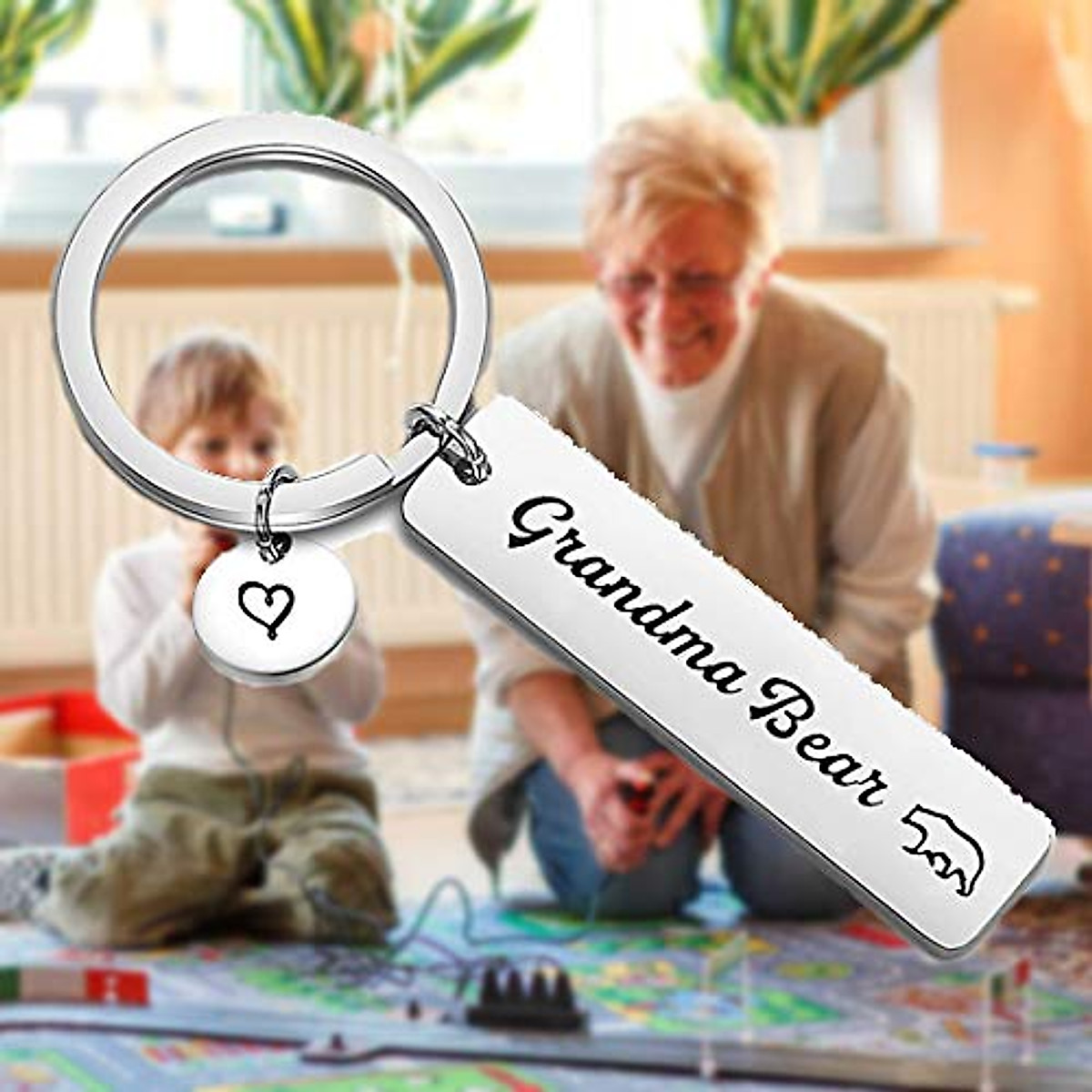 FEELMEM Grandma Bear Keychain Grandma to Be Keychain New Grandmother Birthday Gift Jewelry Gift for Nana (silver)