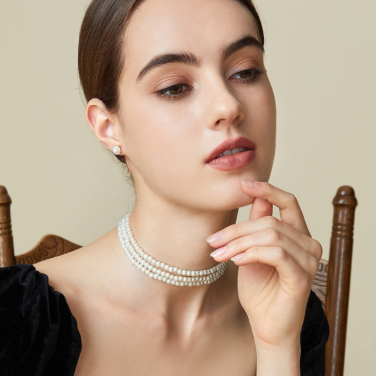 BABEYOND Round Imitation Pearl Choker Necklace Multi Strands Choker 20s Flapper Necklace Accessories for Gatsby Themed Party