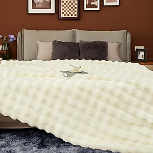 Touchat Luxury 1000GSM Rabbit Faux Fur Twin Blanket, Super Heavy Warm Cozy Beige Cream Blankets for Couch Bed Sofa, Ruched Plush Fuzzy Elegant Soft Reversible Mink Blanket for Living Room Bedroom