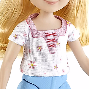 Mattel Spirit Untamed Doll & Toy Horse Set, 7-inch Abigail Small Doll with 7 Movable Joints, Boomerang (8-inch) with Soft Mane & Tail & Accessories