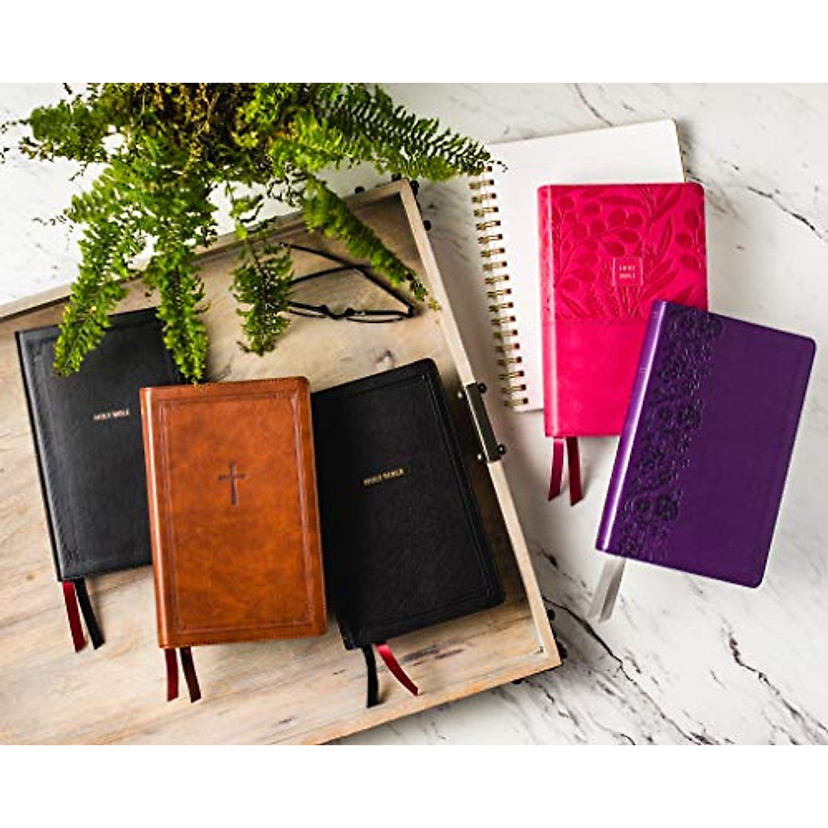 NKJV, End-of-Verse Reference Bible, Personal Size Large Print, Leathersoft, Black, Red Letter, Comfort Print: Holy Bible, New King James Version