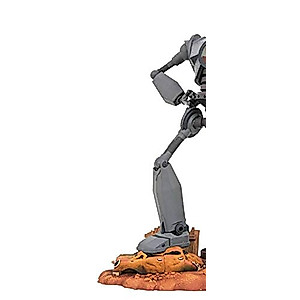 Diamond Select Toys The Iron Giant Gallery: Superhero PVC Figure, Multicolor, 10 inches