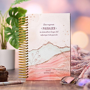 Agenda Pechi 2024 (Inspirational Christian Planner in Spanish). Tapa dura. Encuadernado espiral plástico. Devocionales, frases y versículos entre otras herramientas. Enero-Diciembre. 1 página por día