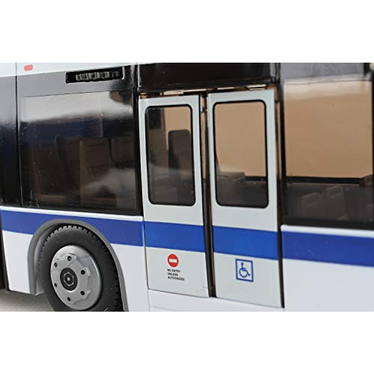 Daron RT8563 New York City MTA Metro Articulated Electric Bus 1:43 Scale- 16 Inches long White/Blue/Black