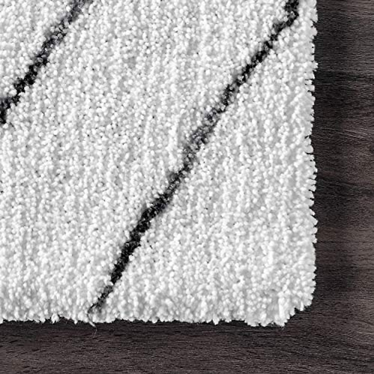 nuLOOM Beaulah Modern Trellis Shag Area Rug, 5' 3" x 7', White