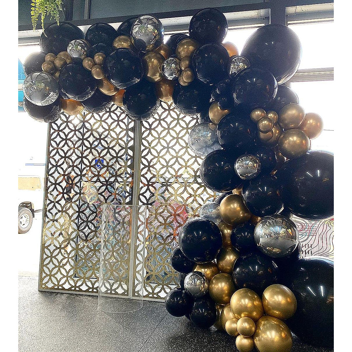 BALONAR 136Pcs DIY Gold and Black Garland Balloons Kits with 18/10/5/Inch Metallic Chrome Balloons for Birthday Party Celebration Graduation Bachelorette Wedding Baby Shower Ceremony Anniversary Balloon Chain. (Black)