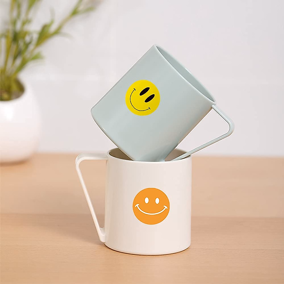 Agwut 2000 Pieces Happy Smile Stickers for Kids,Smile Face Circle Dots Stick Labels,Thank You Sticker, Reward Stickers Supplies for Teachers and Mothers (4 Rolls)