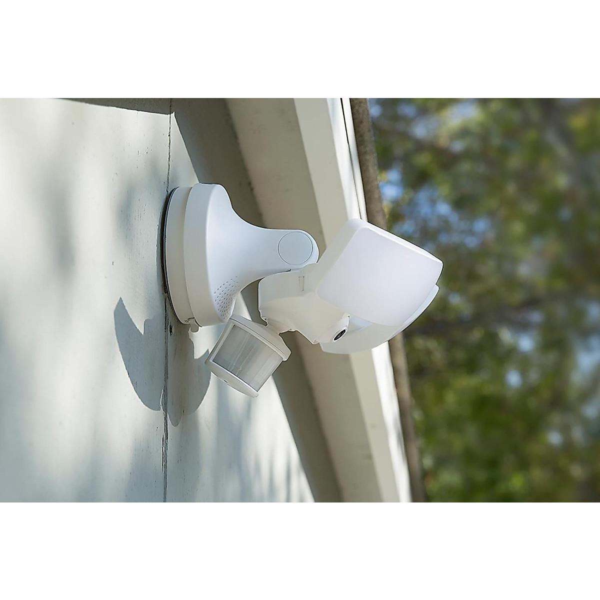 KUNA New SE Camera Floodlight - Outdoor Light with 1080p Video Camera, iOS/Android App Controlled, Push Notifications, Security & Alarm - Requires The New SE APP