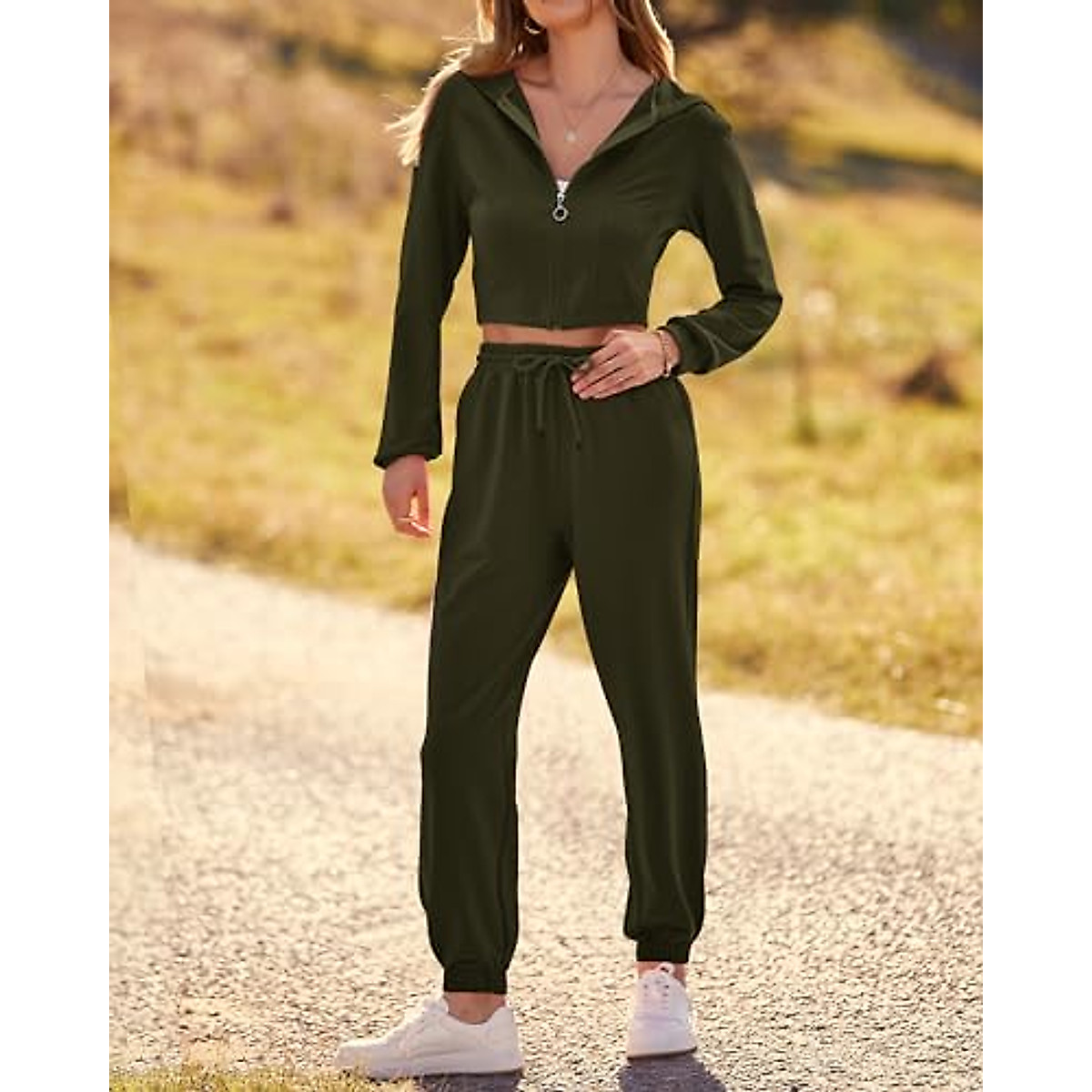 KIRUNDO Two Piece Outfits For Women Tracksuit Long Sleeve Slim Cropped Hooded Jacket Jogger Sweatpants Y2K Sweatsuit Set (Army Green, Medium)