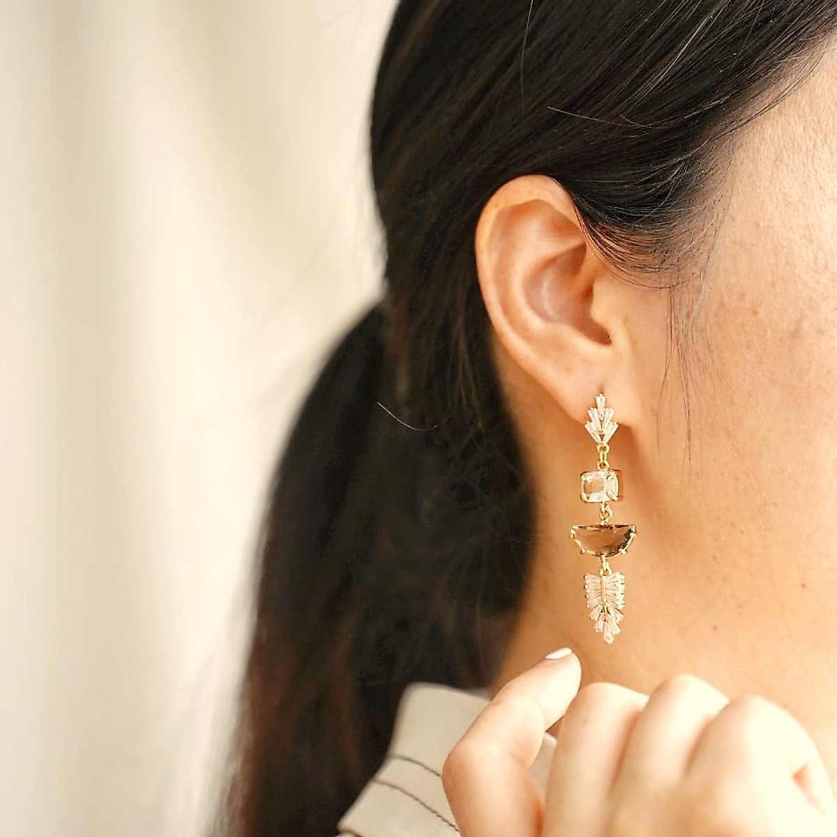 Vintage Flapper Art Deco Bridal Dangle Drop Earrings - Geometric Champagne Gold Chandelier Design, Perfect for 1920s Inspired Wedding，Bridal，Bridesmaid, and Prom