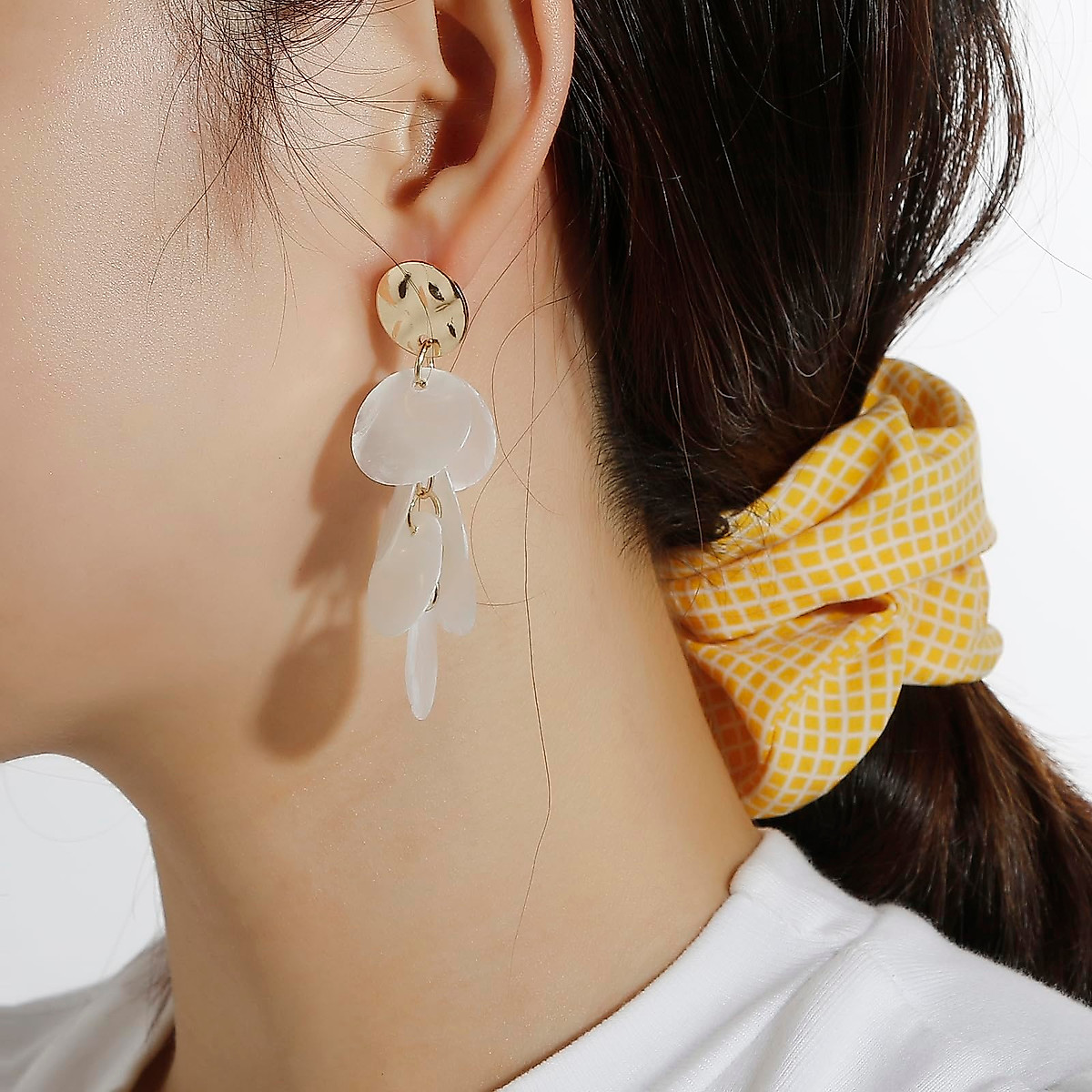 Winssigma Shell Earrings for Women, Cluster of Round Shell Drop Dangle Earrings Summer Beach Jewelry(White)