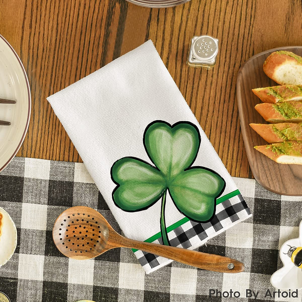 Artoid Mode Green Lucky and Blessed Clover Shamrock St. Patrick's Day Kitchen Towels Dish Towels, 18x26 Inch Seasonal Decoration Hand Towels Set of 2