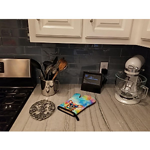 Caroline's Treasures DAC2489OVMT Chihuahua Hippie Dawg Oven Mitt Heat Resistant Thick Oven Mitt for Hot Pans and Oven, Kitchen Mitt Protect Hands, Cooking Baking Glove