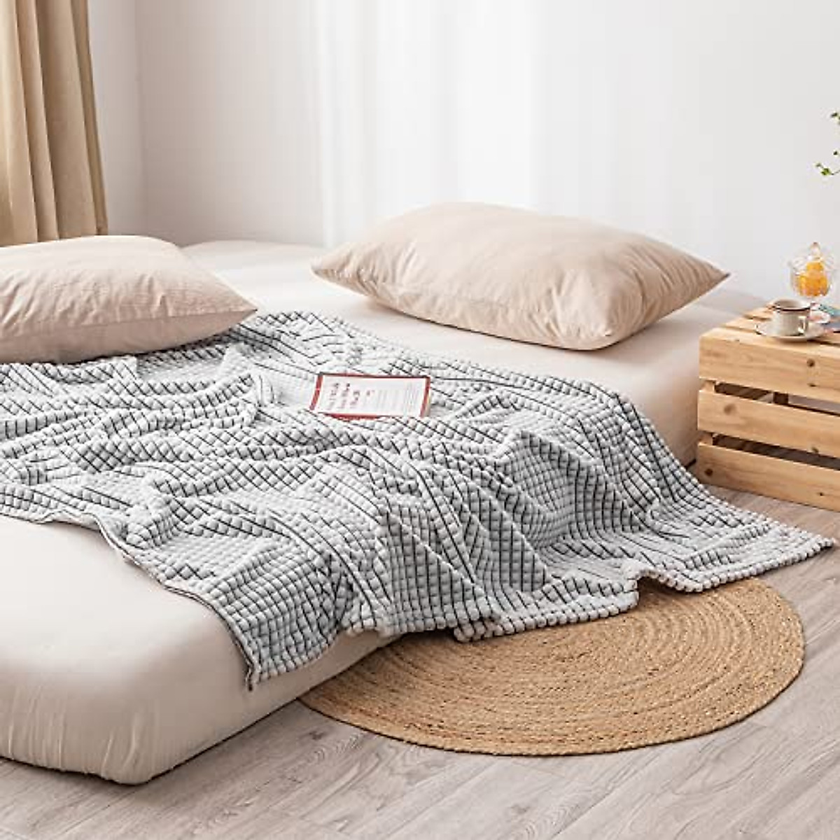 LOMAO Flannel Blanket Throw Blanket Soft Warm Fleece Blanket Lightweight Blanket with Grid Pattern for Couch Sofa Bed Chair Home Decor (Grey+Flannel, 51"x63")