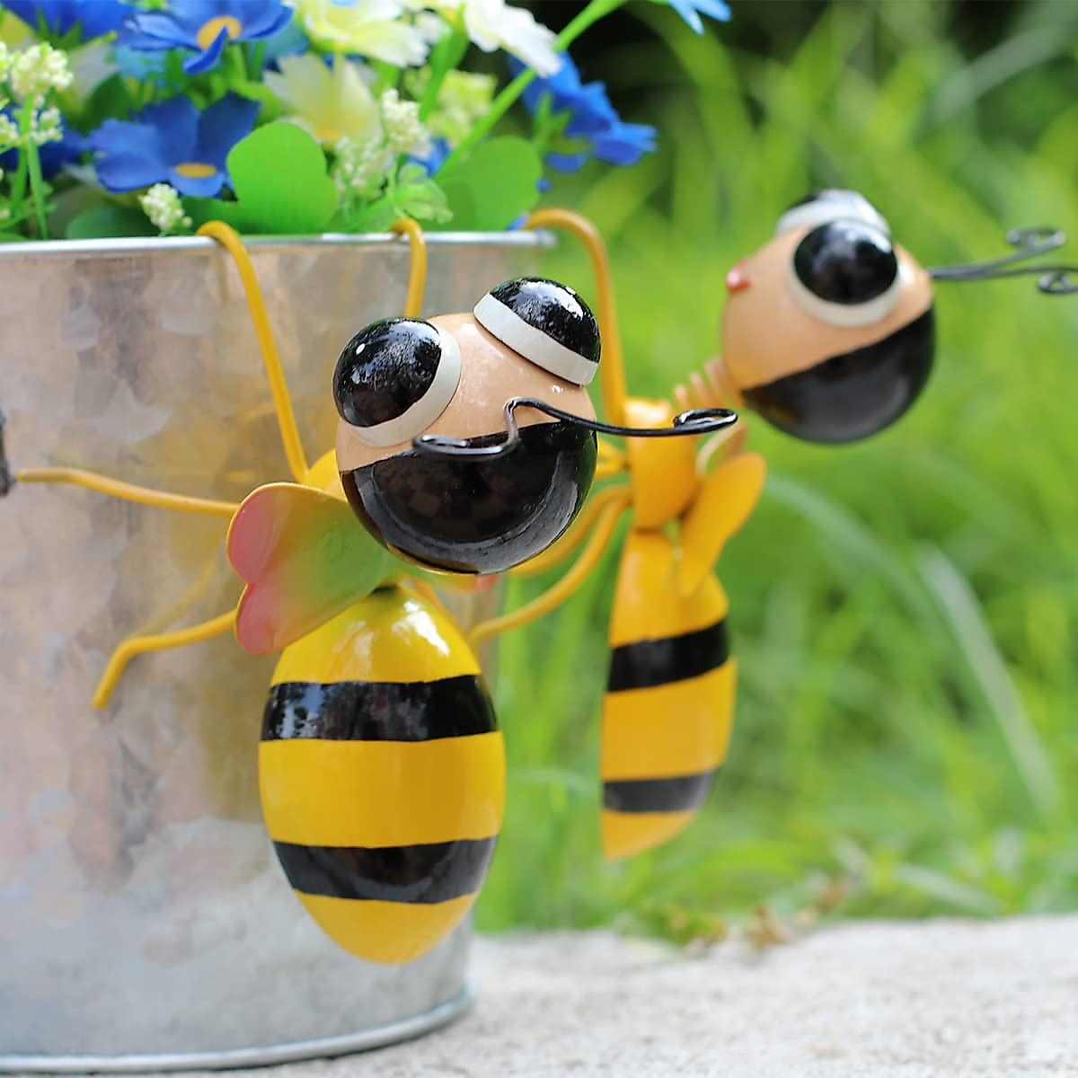 Cruis Cuka Metal Yard Art Garden Decor Cute Bee Lawn Ornament ​Hanging Wall Sculpture - Set of 2