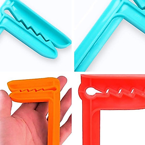 Beach Towel Fastener Clips,Windproof Picnic Mat Clips Blanket Picnic Fasten Pegs Plastic Towel Clamps for Camping Travel Beach Day