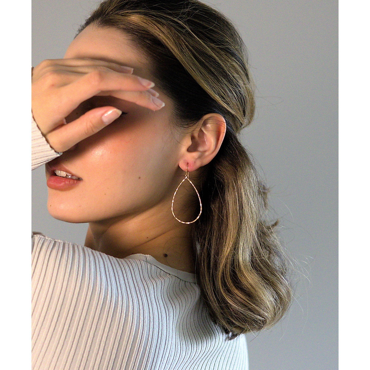 Pomina Lightweight Open Gold Teardrop Earrings Simple Basic Geometric Gold Dangle Drop Earrings for Women (TextureTeardrop_Gold)