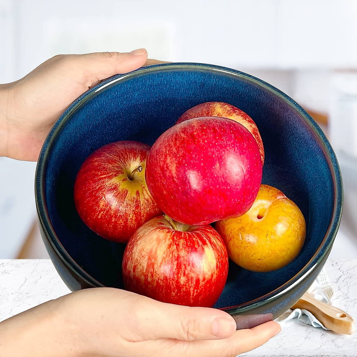 GRABADO Handmade Large Salad Bowls, Ceramic Bowl 60oz for Eating, Porcelain Serving Bowl Glazed, Popcorn Bowl 8"，Decorative Bowl for Salad, Ramen, Soup and Fruit,Dishwasher & Microwave Safe(Sky Blue)