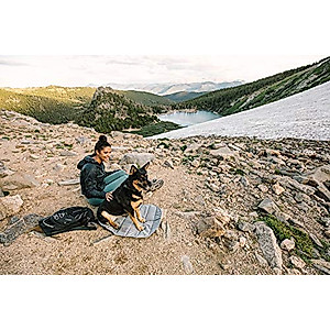 Ruffwear, Highlands Dog Pad, Portable Dog Bed for Outdoor Use, Cloudburst Gray, Medium