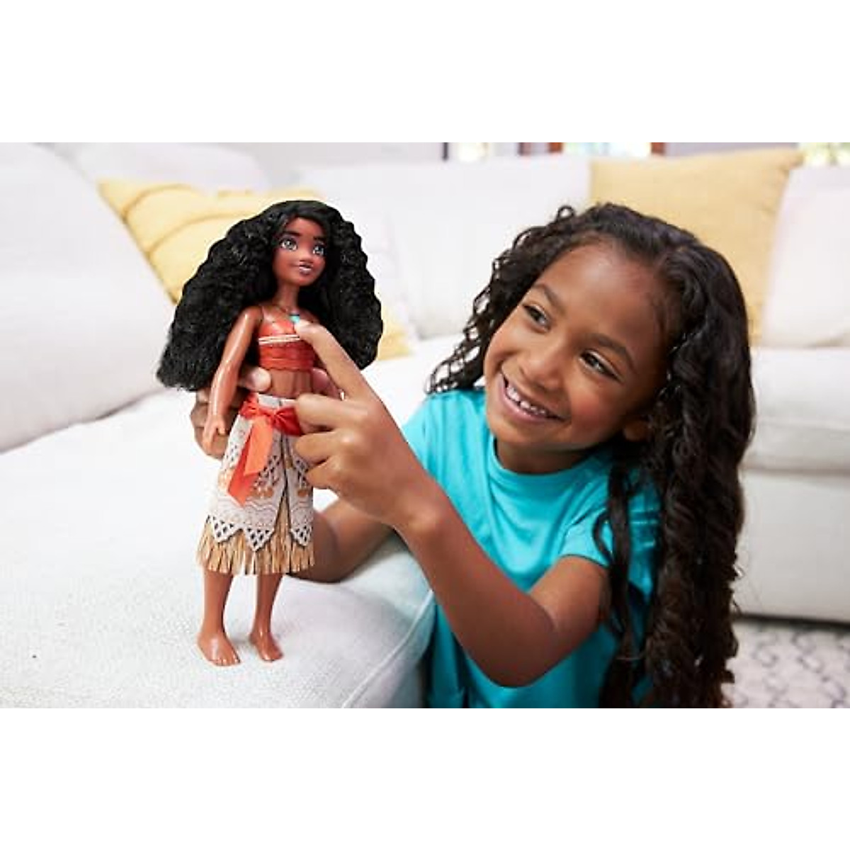 Mattel Disney Princess Moana Singing Fashion Doll in Signature Outfit, Sings "How Far I'll Go" from Movie