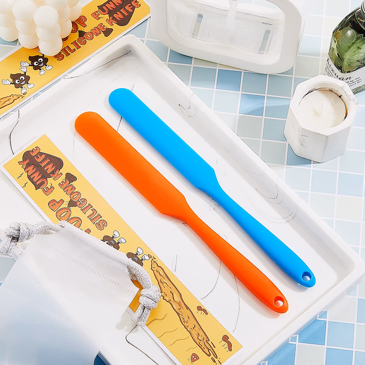 Hungdao 2 Pieces Poop Knife Gag Gift Poop Divider Knife Poop Silicone Knife Funny Spatula Prank Poop Slicer Toilet Knife Poop Cutter for Bathroom Toilet Poop Gag Gift