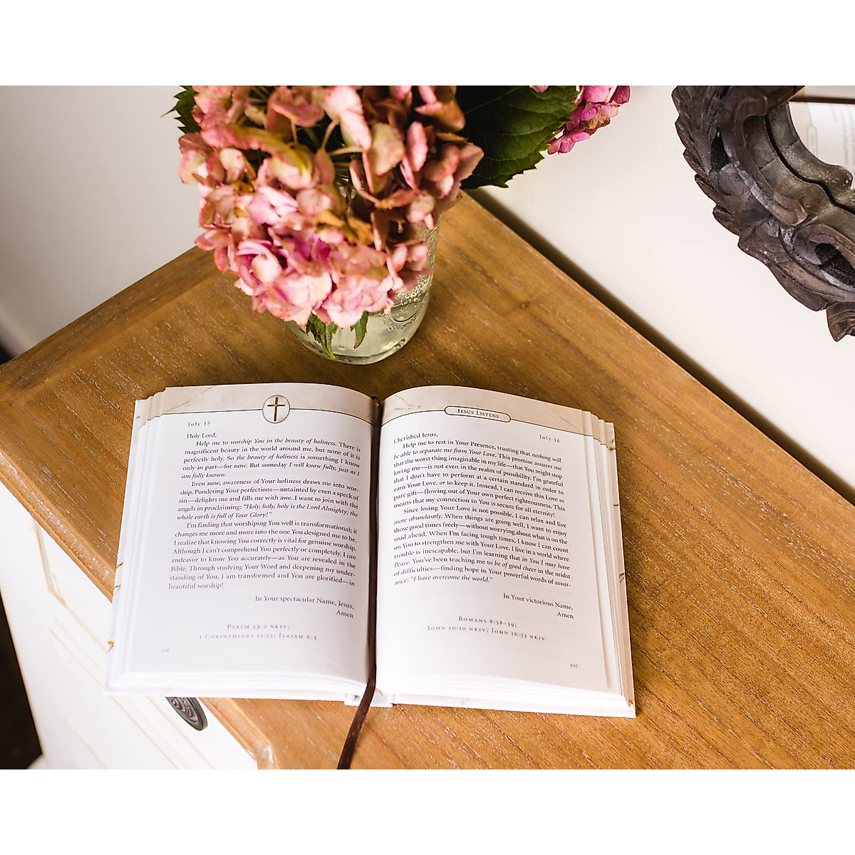 Jesus Listens: Daily Devotional Prayers of Peace, Joy, and Hope (A 365-Day Prayer Book)