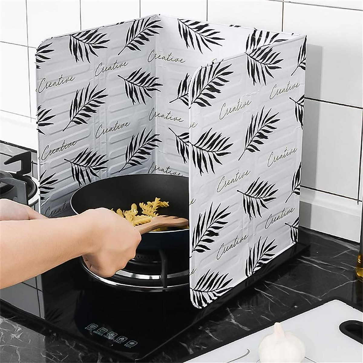 Horuhue Anti Splatter Shield Guard Oil Splash Guard Aluminum Foil Oil Block Oil Barrier Stove Cook Anti-Splashing Oil Baffle Heat Insulation Kitchen Utensils (White)