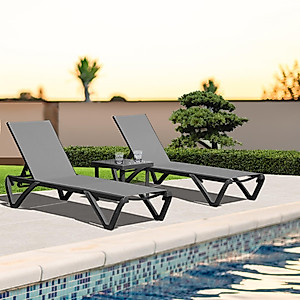 Domi Pool Lounge Chairs Set of 3, Aluminum Adjustable Outdoor Chaise Lounge with Wheels and Side Table, All Weather Poolside Chairs for Deck Lawn Patio Backyard, Textilene- Gray