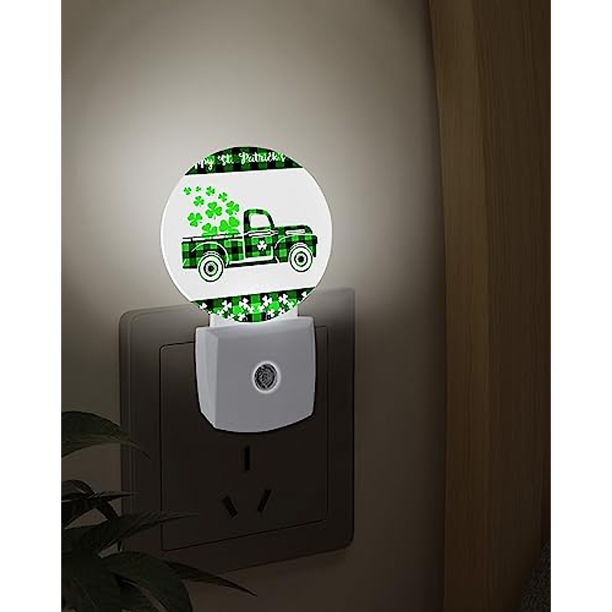 Night Light Plug into Wall, LED Nightlights Happy St. Patrick's Day Lucky Shamrock Green Checkered Truck Small Nightlight Auto Dusk-to-Dawn Sensor Lamp LED Night Lights for Kid's Bedroom, Bathroom