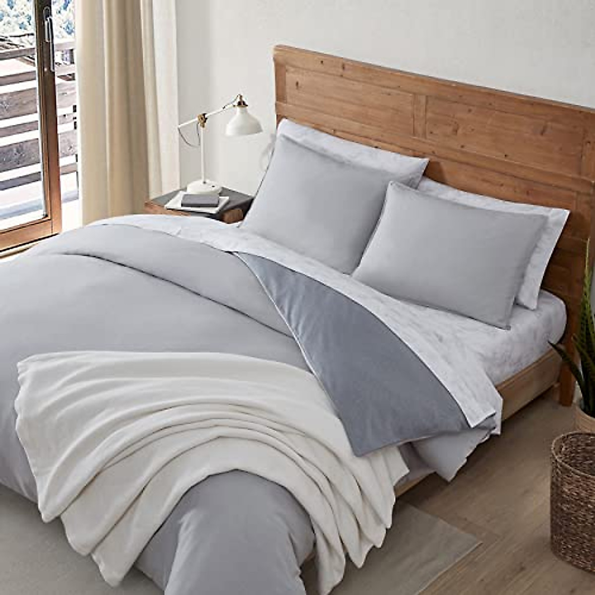 Eddie Bauer - Queen Duvet Cover Set, Reversible Bedding with Matching Shams, Stylish Home Decor for All Seasons (Herringbone Light Blue/Grey, Queen)
