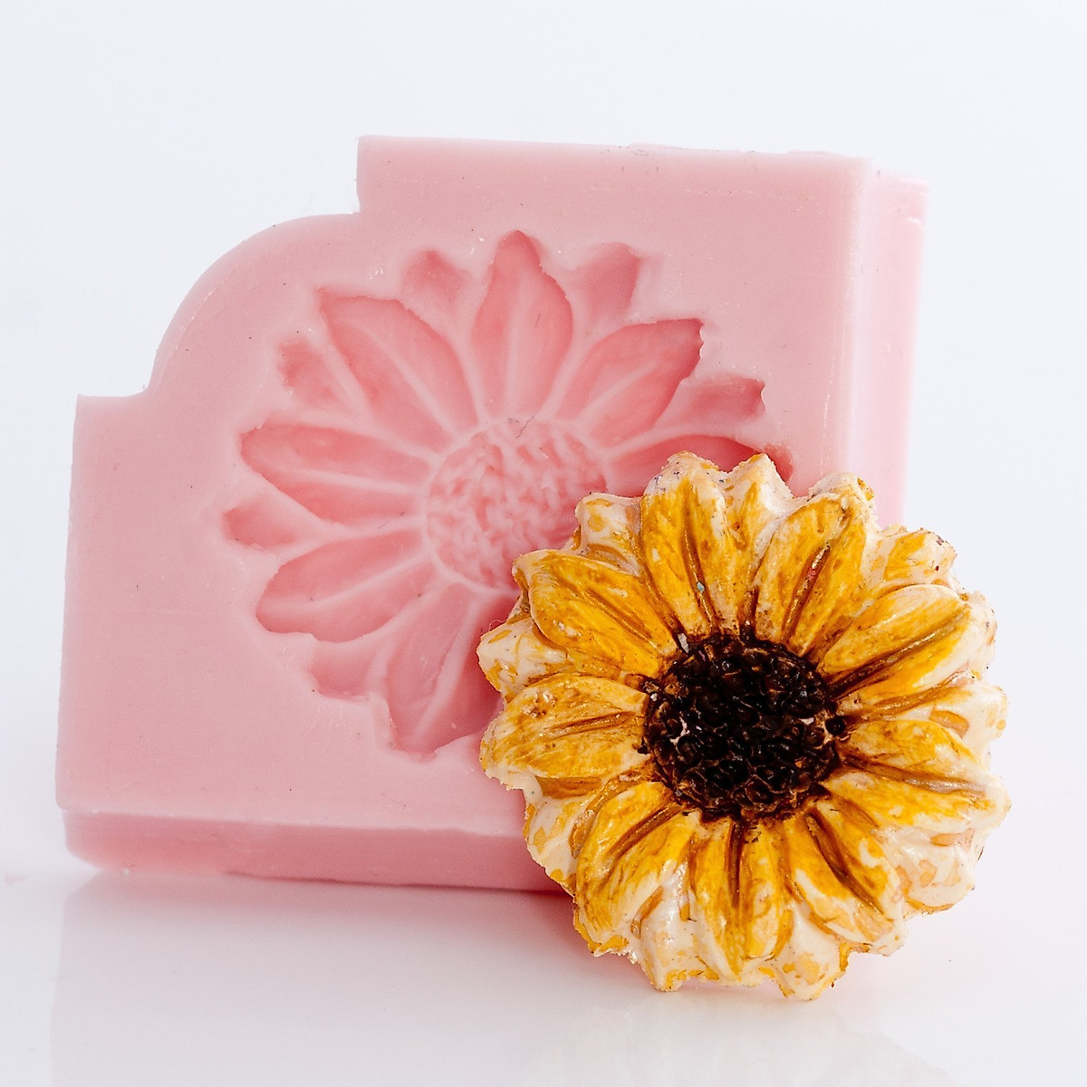 Flower Daisy Silicone Mold Food Safe Fondant, Chocolate, Candy, Resin, Polymer Clay, Jewelry, Craft Mold. Flexible and easy to use.
